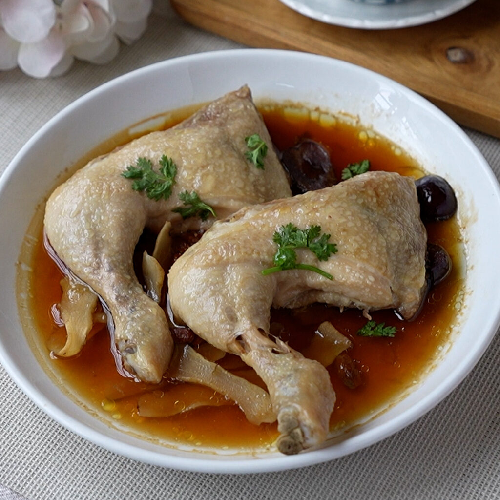 Simple Steamed Herbal Chicken